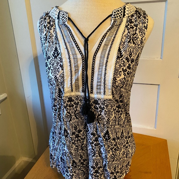 A Common Thread | Tops | A Common Thread Black And White Sleeveless ...